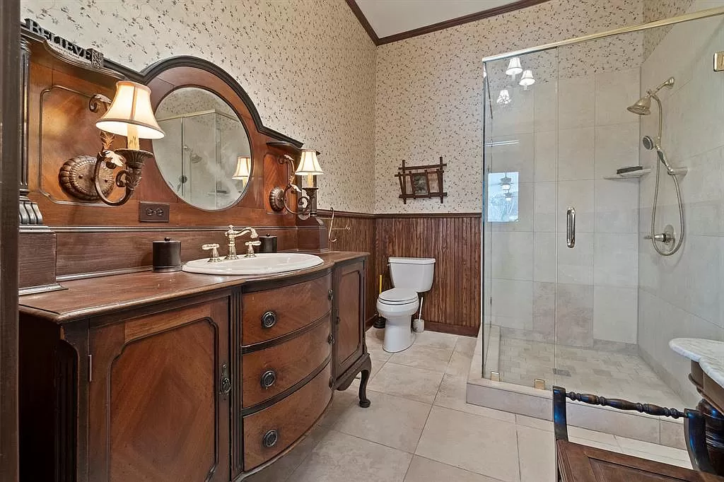 1883 Texas Cartwright Mansion With 9 Fireplaces & Restored Interior ...