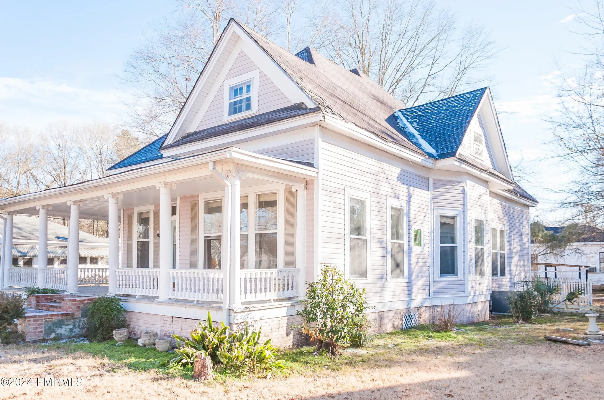 Turn Of The Century Mississippi Victorian With Amazing Porch Lists For ...