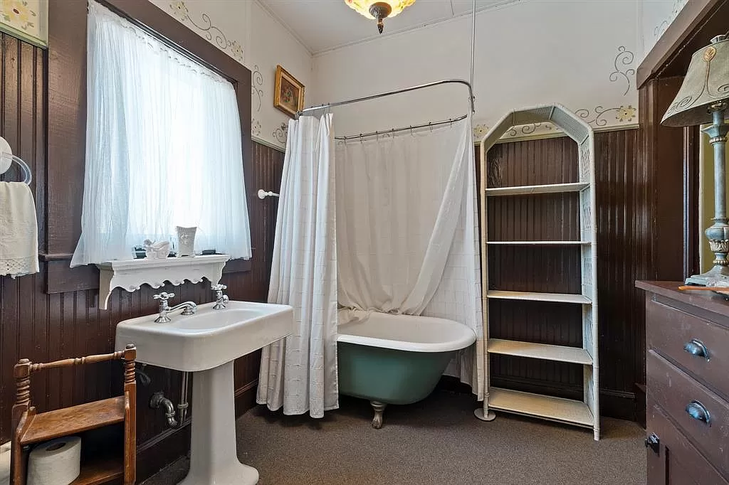 1883 Texas Cartwright Mansion With 9 Fireplaces & Restored Interior ...