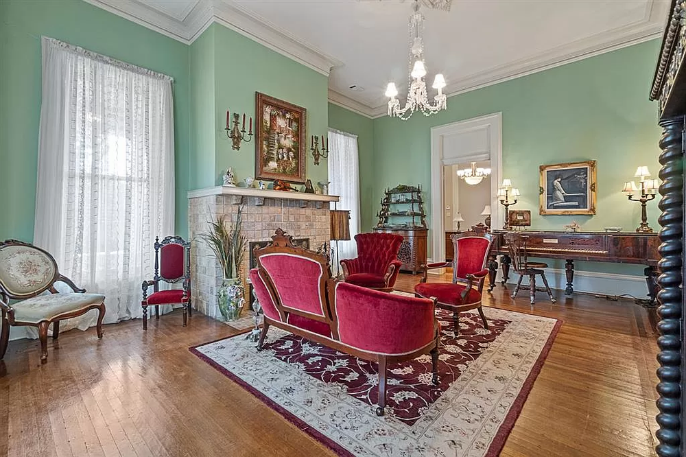 1883 Texas Cartwright Mansion With 9 Fireplaces & Restored Interior ...