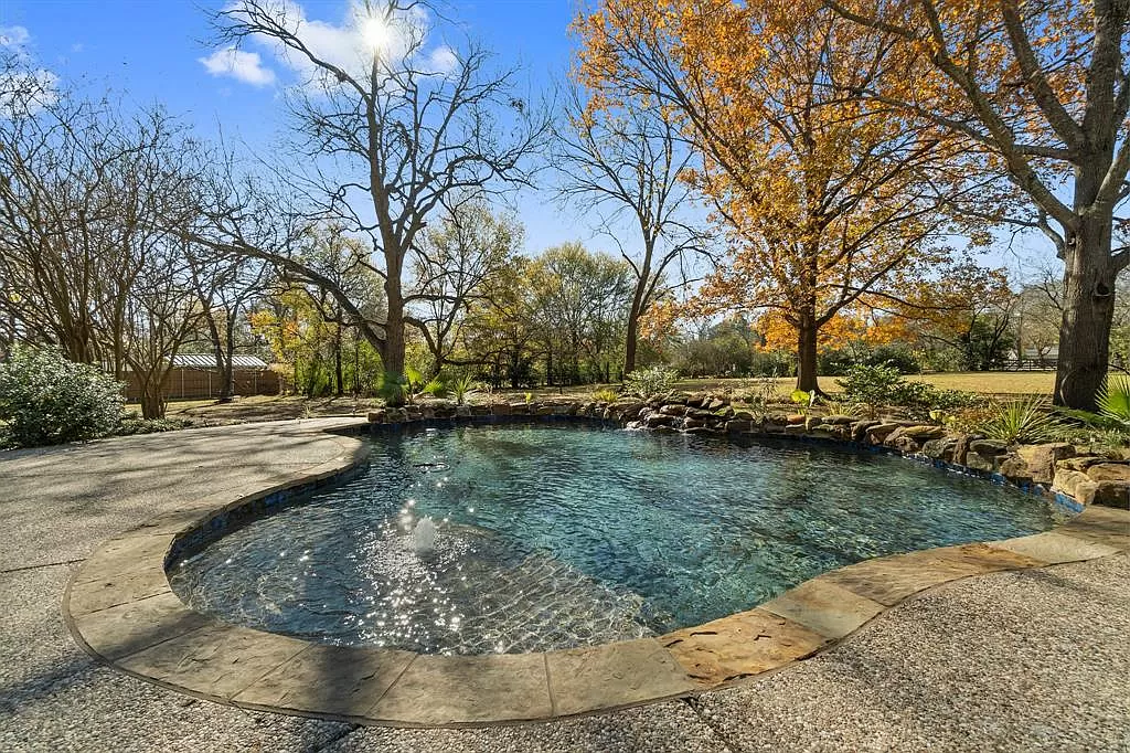 1883 Texas Cartwright Mansion With 9 Fireplaces & Restored Interior ...
