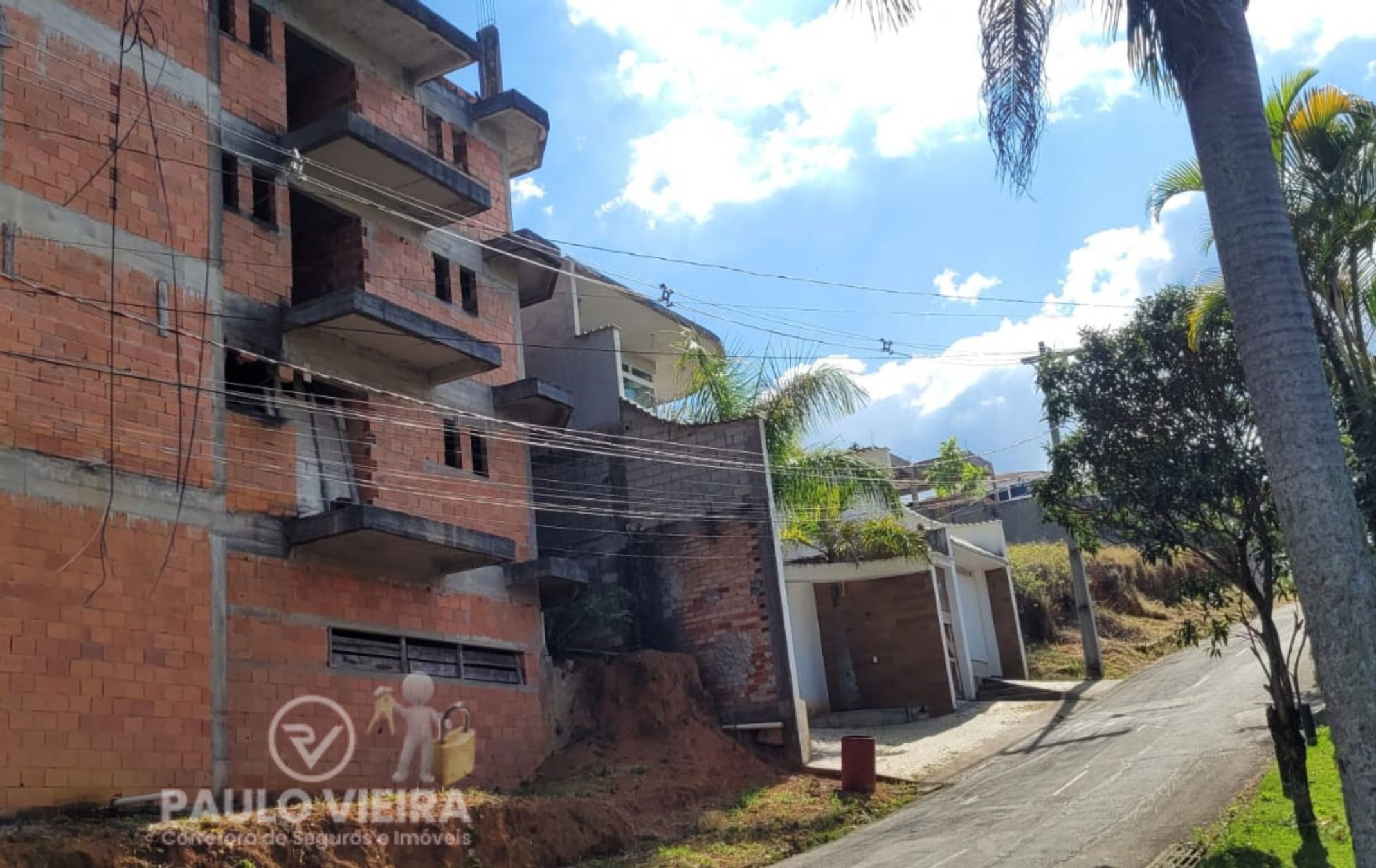 PRÉDIO em fase de acabamento