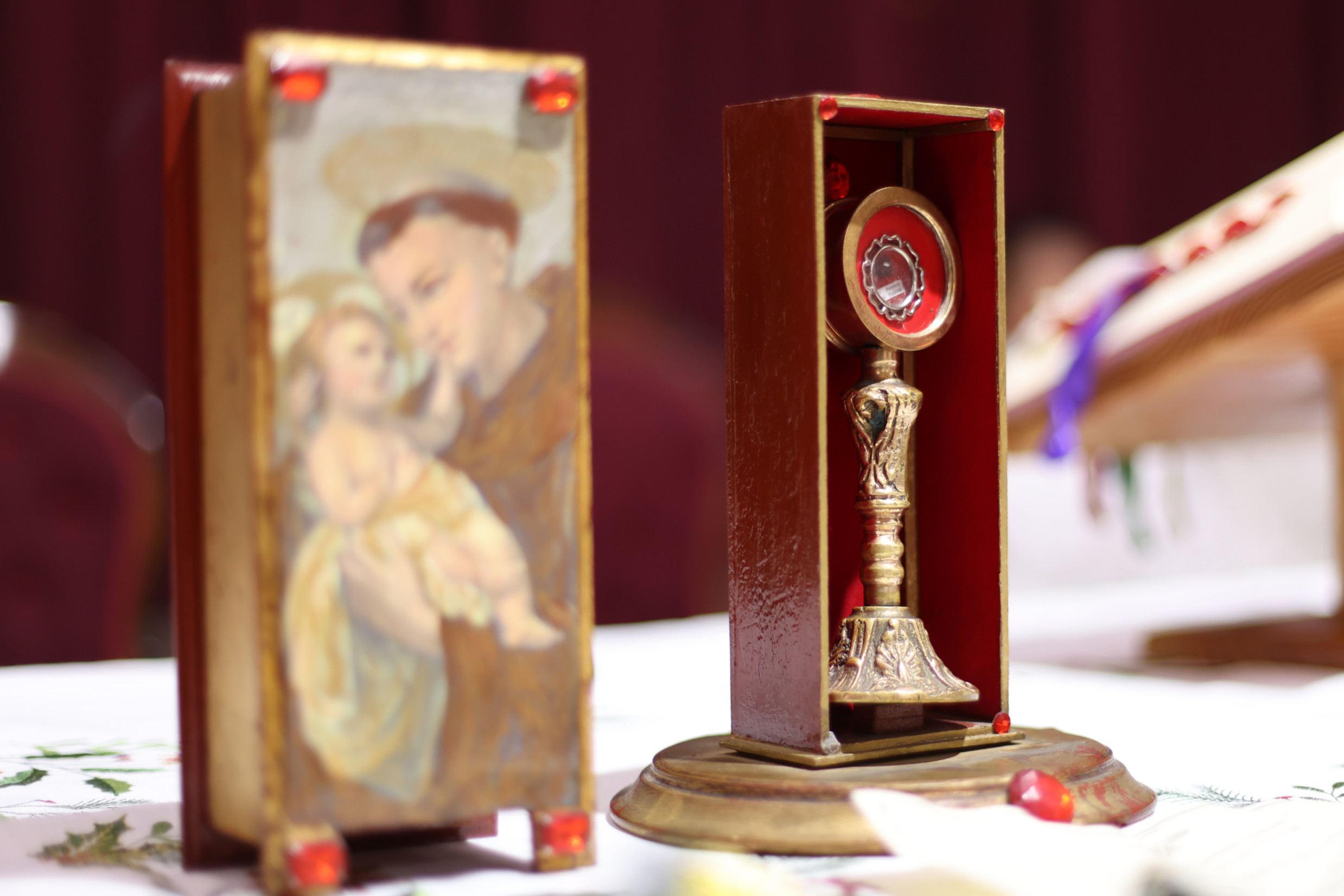 Comunidad San Antonio de Padua recibe con alegría la Reliquia de su ...