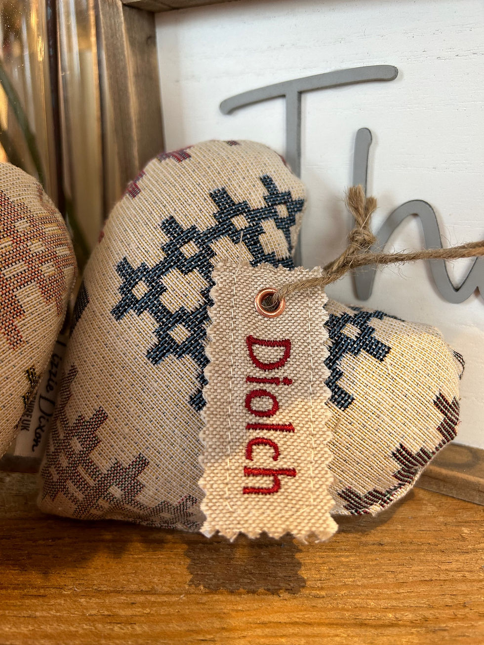Anrhegion Cymareg/Welsh Gifts | Ty-bach-twt | Wales
