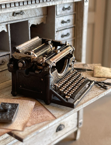 Underwood Typewriter 12th scale Unpainted | Alison Davies Minis