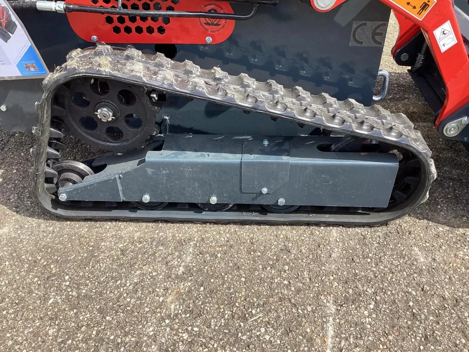Upgraded! EGN EG360 15HP Tracked Skid Steer w/ 40" Bucket and Aux Hydro ...