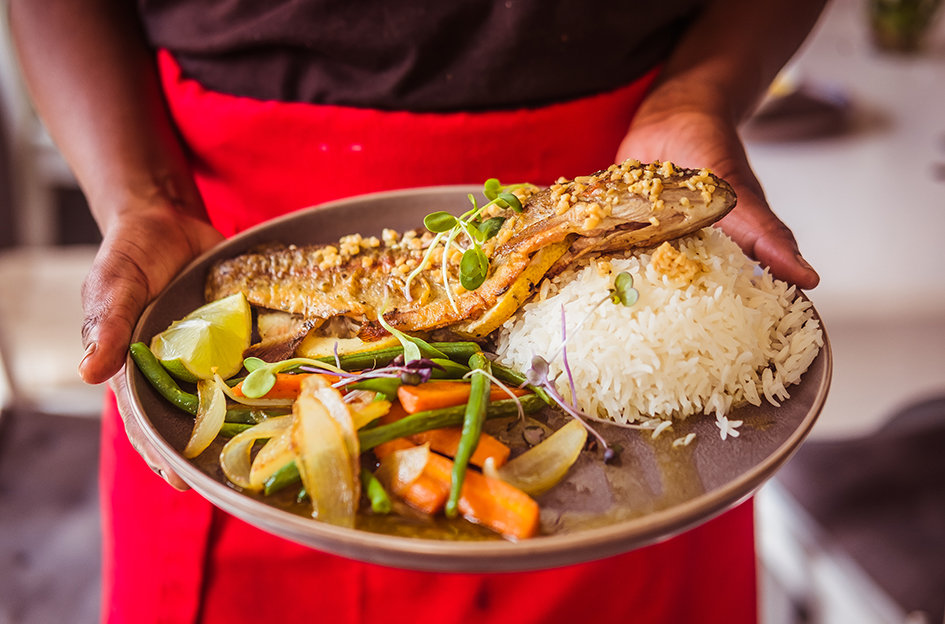 COME HUNGRY! TO THE RED PLATE RESTAURANT