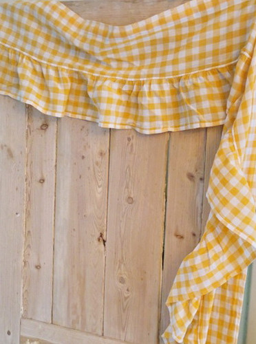 French Gingham Ruffled Curtain | vintage-interiors
