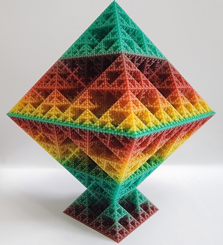 Sierpiński Pyramid Diamond | Kyles360Tech