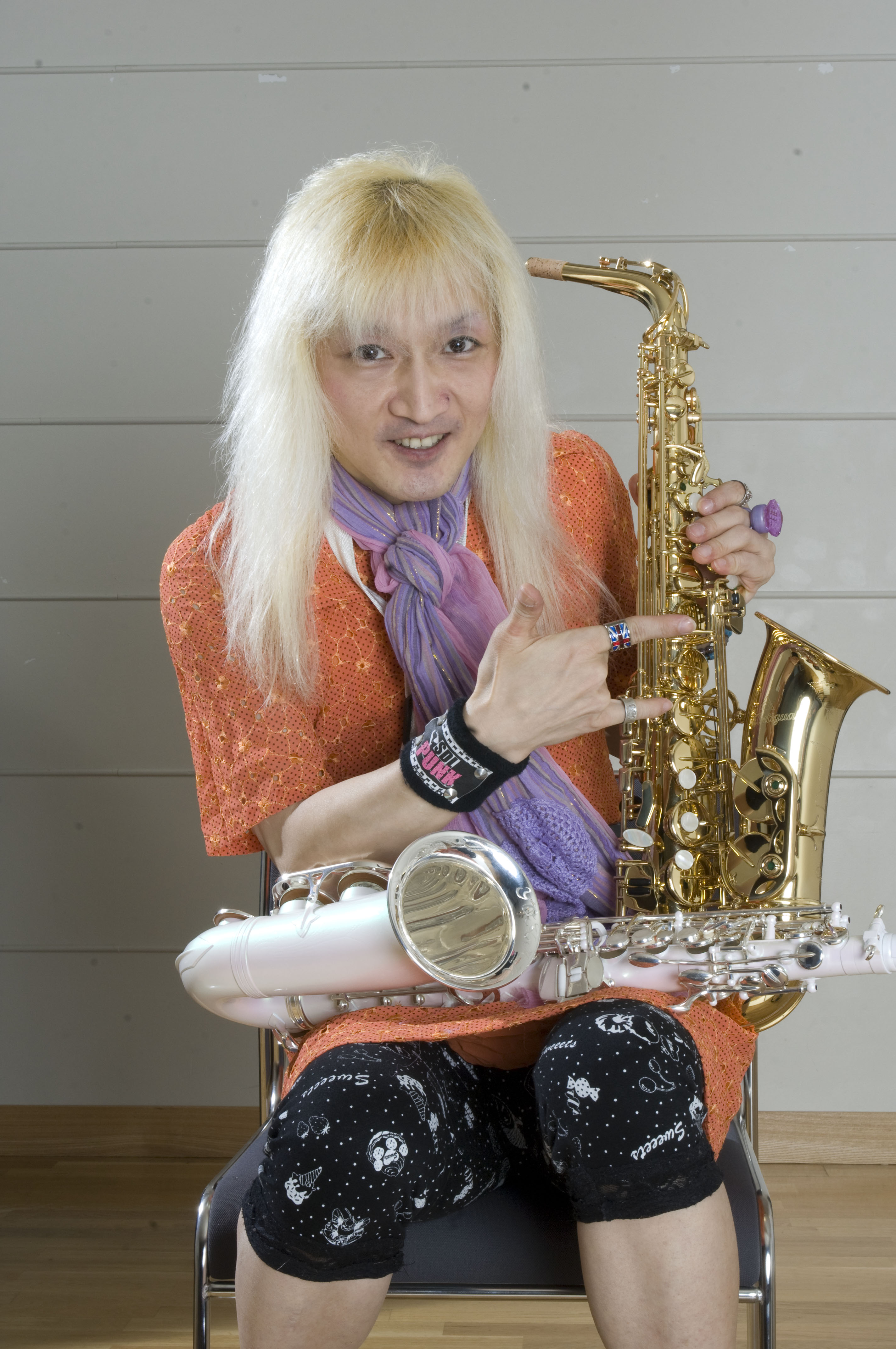 SAXZ MOUTHPIECES & SAXOPHONES