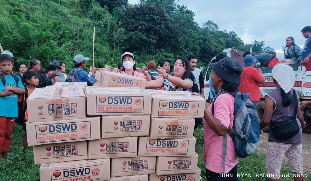 Flashflood-affected families in Tanudan, Kalinga receive relief aid