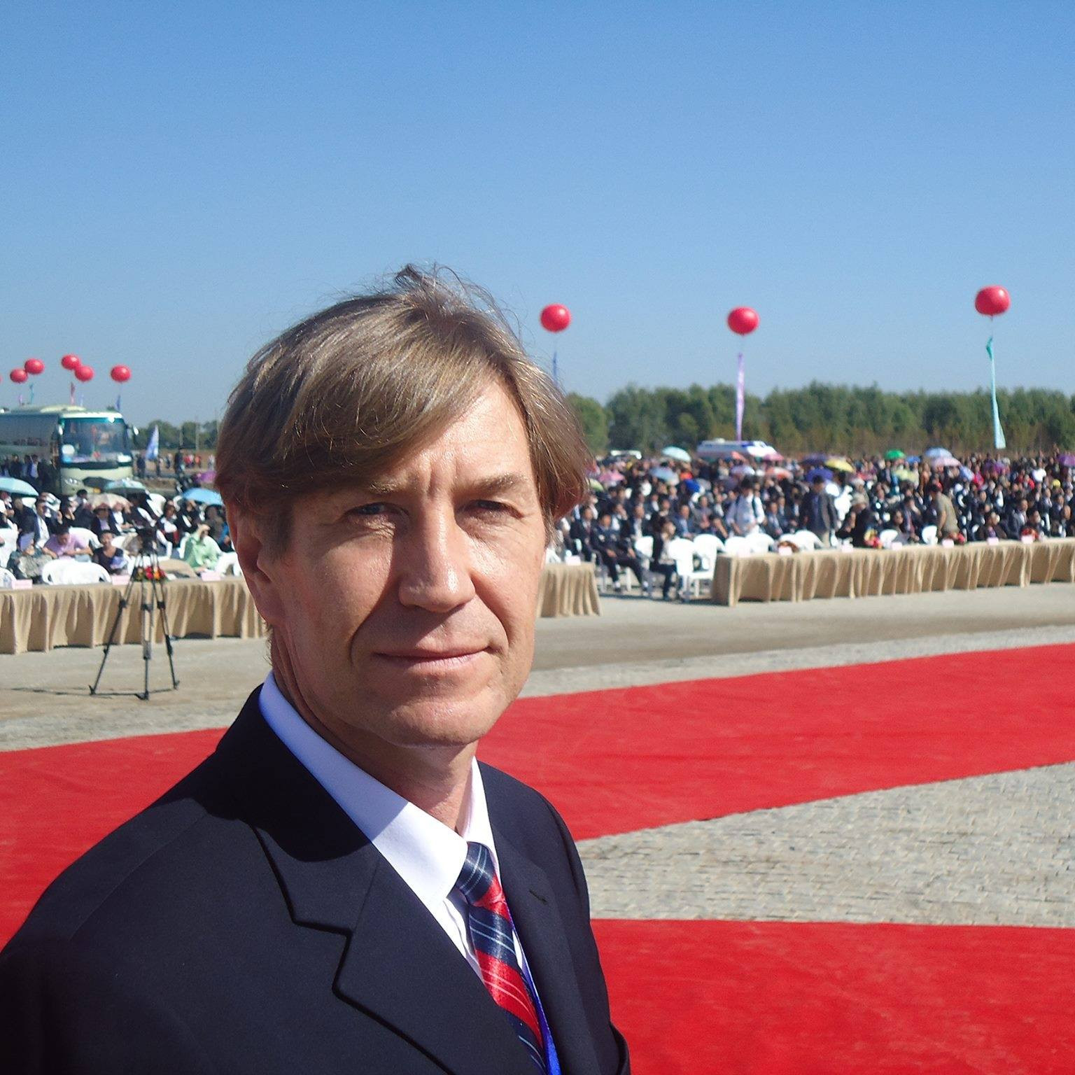 Anatoliy Valiev, Sculpteur (Luxembourg)