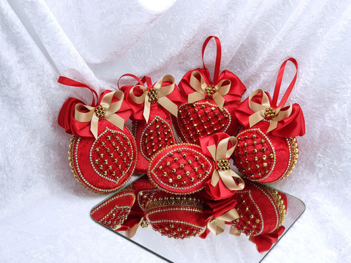 "Victoria" in Red and Gold | Lara Joly Craft