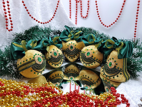 "Cleopatra" in Gold and Green | Lara Joly Craft