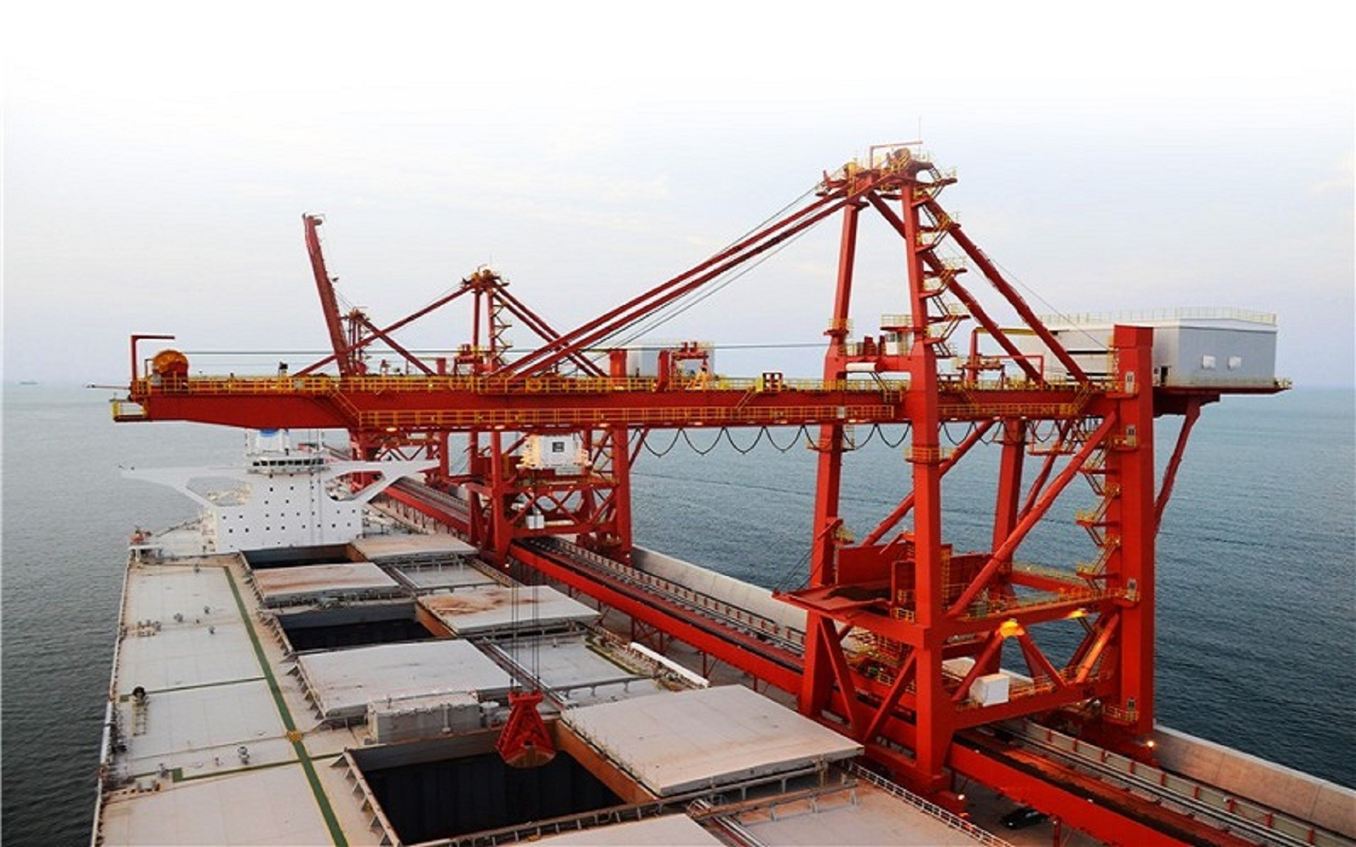 The development of bridge grab unloader in China | China Crane Leader