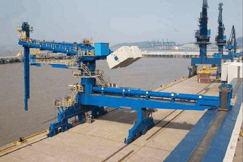 Main types of screw type ship unloaders