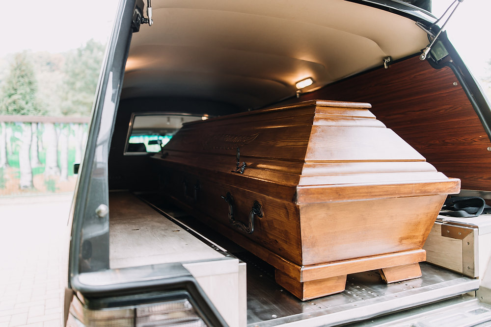 What’s the Difference Between a Funeral and a Memorial?
