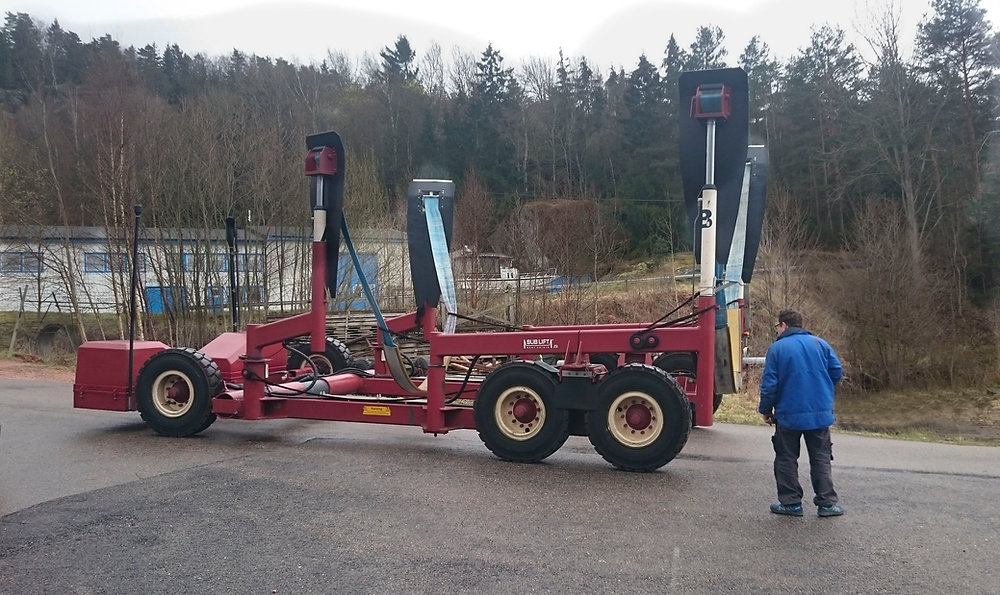 The Nauticat is ready for launching and is going to ride the Sublift ...