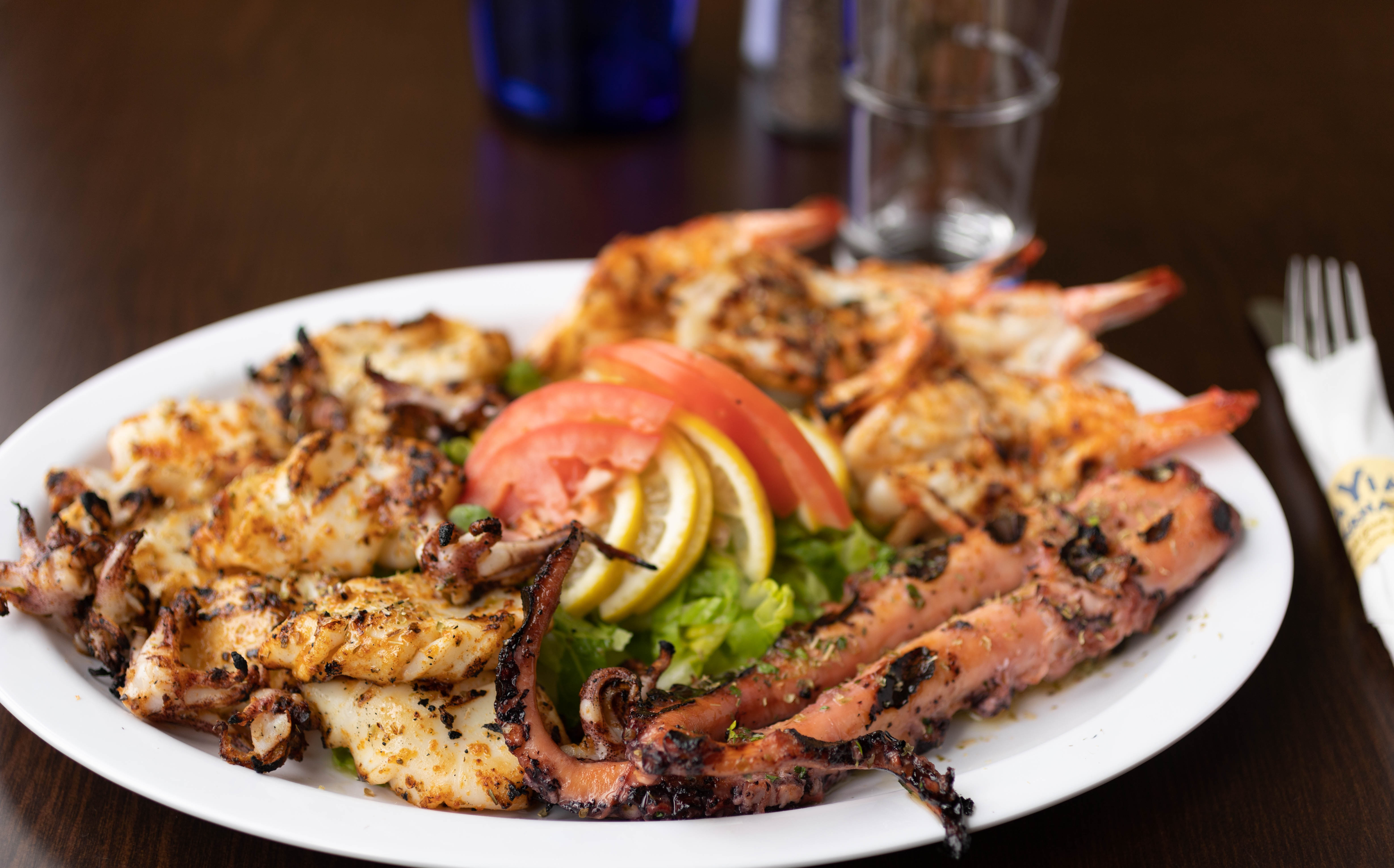 Yia Yias Taverna Restaurant | Bushwick, Brooklyn |Yia Yias Taverna