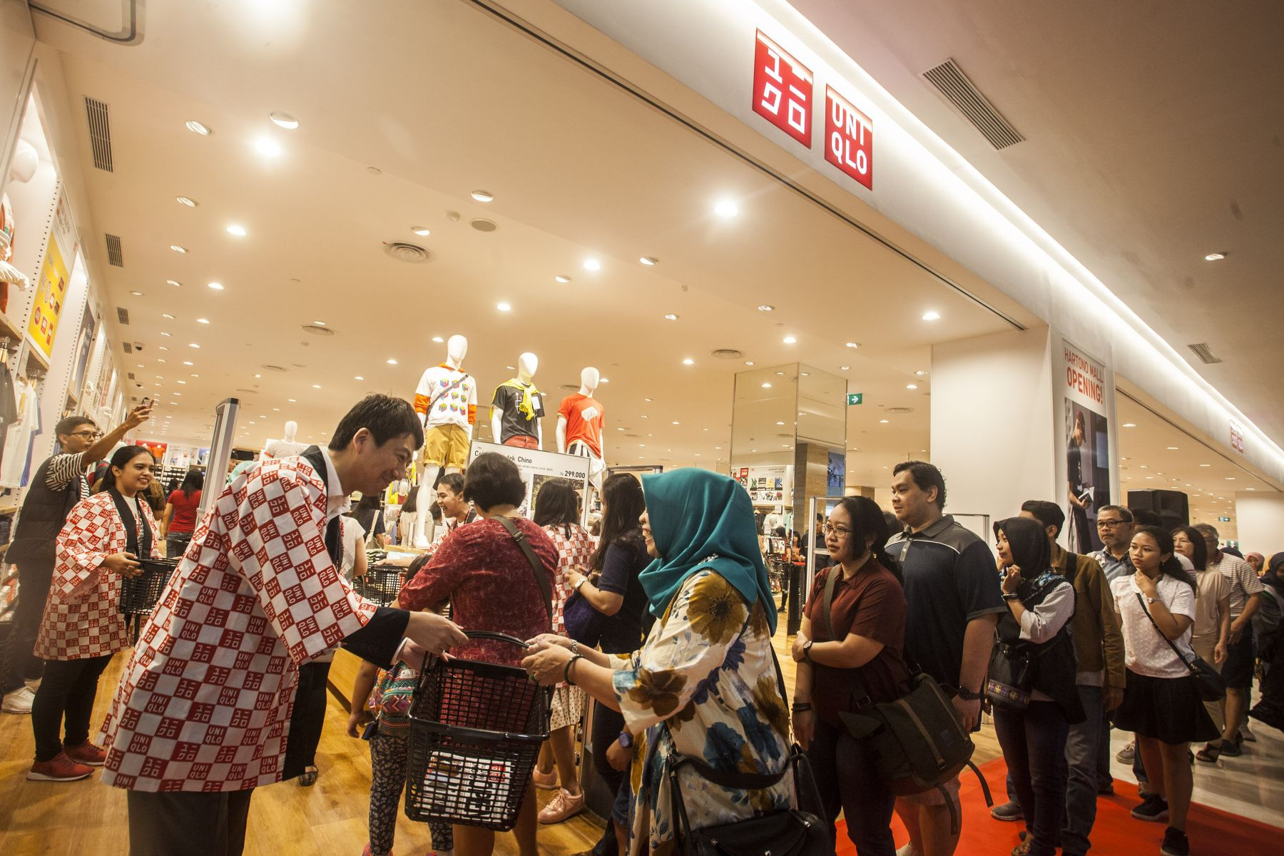 UNIQLO OPENING STORE