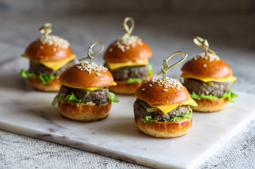 Mini burgeriukai su jautiena (5vnt.) | valgyknamie.lt