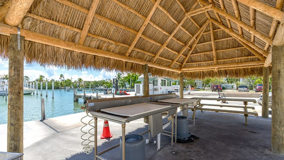 THE BOAT HOUSE | Marina