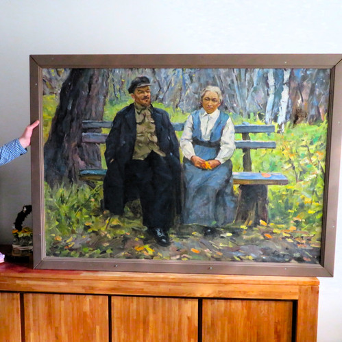 Wallpiece Soviet Russia Lenin On Bench With His Wife | Propagandaworld