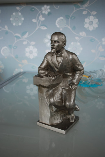Statue Lenin Sitting At Desk With Book | Propagandaworld