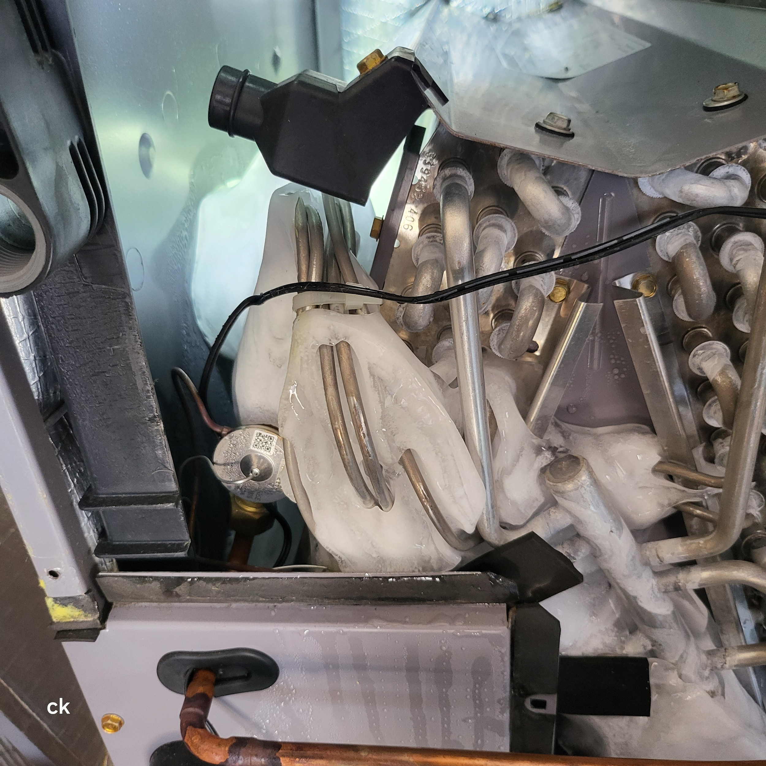 Stuck TXV Valve – What a Restricted/Frozen Coil Looks Like in Real Time