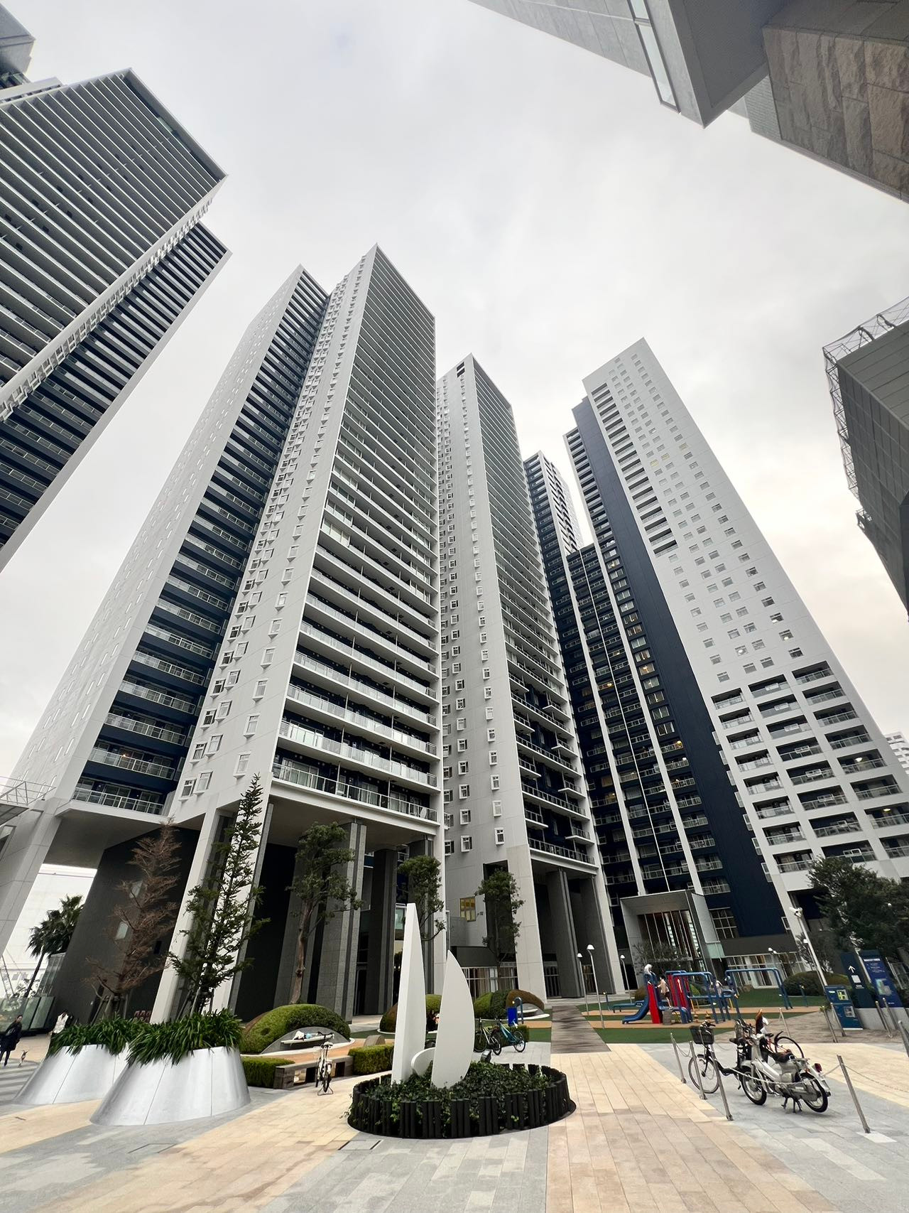 C Series World City Towers Aqua Tower