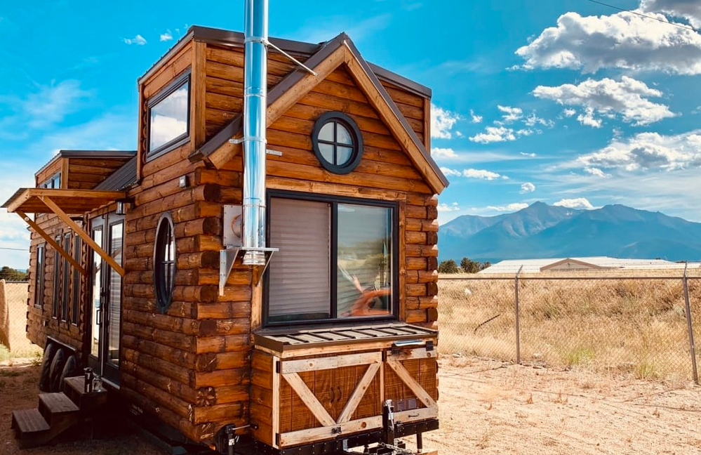 RV Hook-ups Tiny House built for extreme climates.