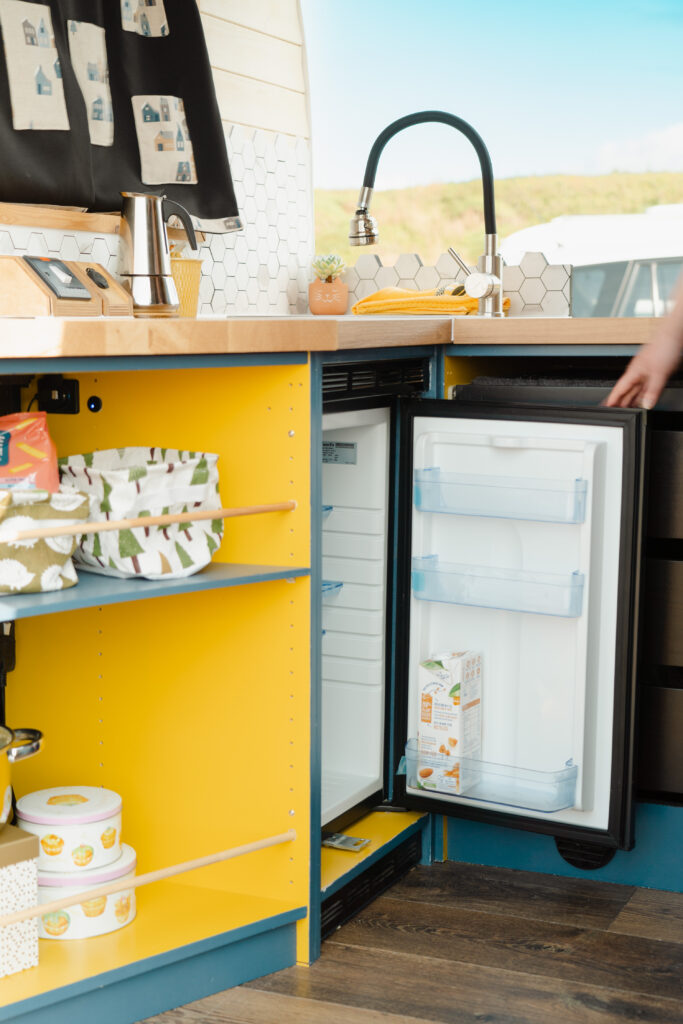Bumble: A Cozy Campervan Adventure with Twinslidingdoors for Off-Grid ...