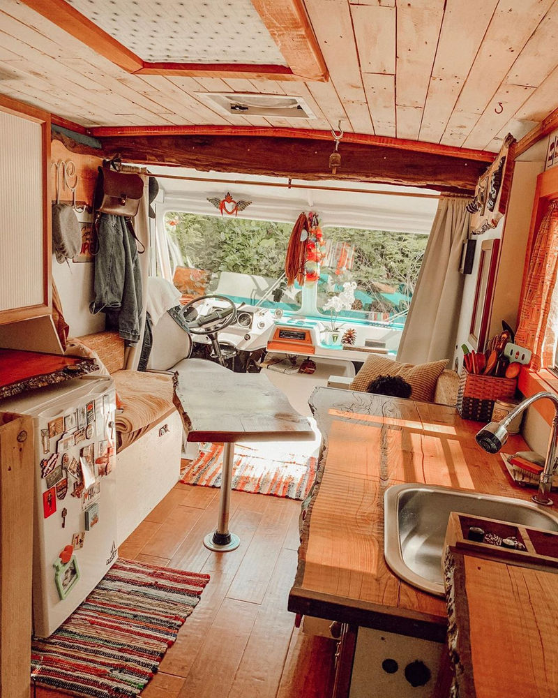 Single Mom Self Converts Fire Truck Into Tiny Home To Travel With Her ...