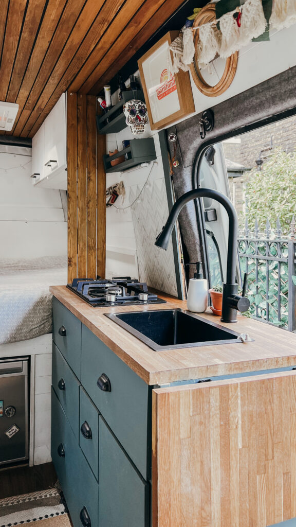 Van Life Comfort and Independence: A Deep Dive into the Ford Transit ...