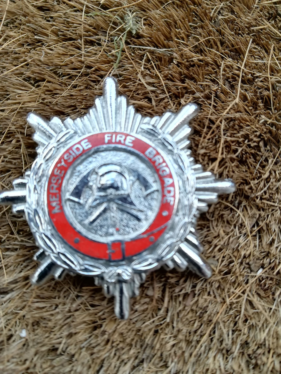 Merseyside Fire Brigade 1974 To 1977 Cap Badge | jsf-collectables