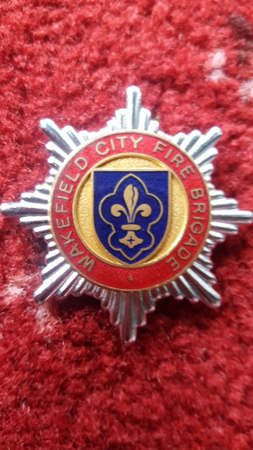 Wakefield City Fire Brigade 1948 To 1974 Cap Badge | jsf-collectables