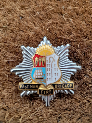 East Ham Fire Brigade 1948 To 1965 RARE Blue Sail Cap Badge | jsf ...