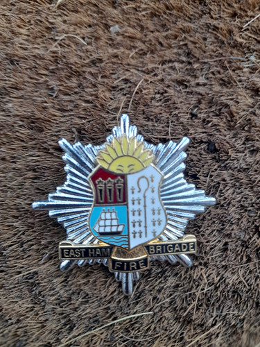 East Ham Fire Brigade 1948 To 1965 Cap Badge | jsf-collectables