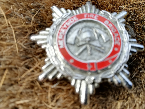 Merseyside Fire Brigade 1974 To 1977 Cap Badge | jsf-collectables