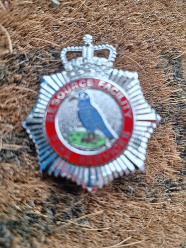 Resource Facility Fire Service 1997 To 2003 Cap Badge | jsf-collectables