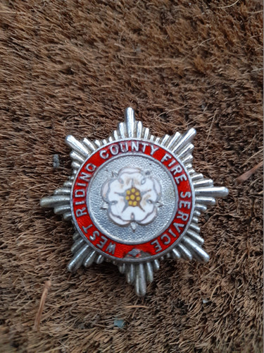 West Riding County Fire Service 1948 To 1974 Cap Badge | jsf-collectables