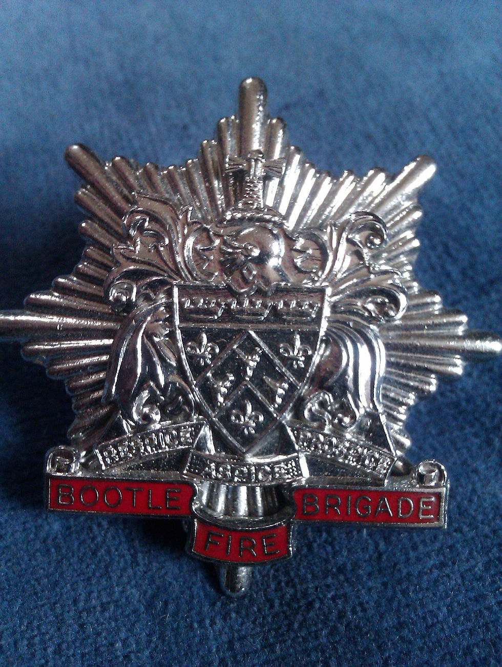 Bootle Fire Brigade 1948 To 1974 Chrome Cap Badge | jsf-collectables