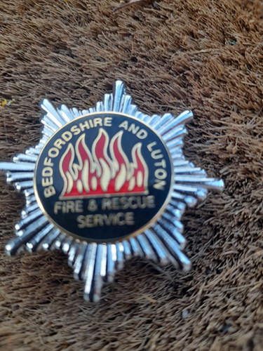 Bedfordshire & Luton Fire & Rescue Service 1996 To 2008 Cap Badge | jsf ...
