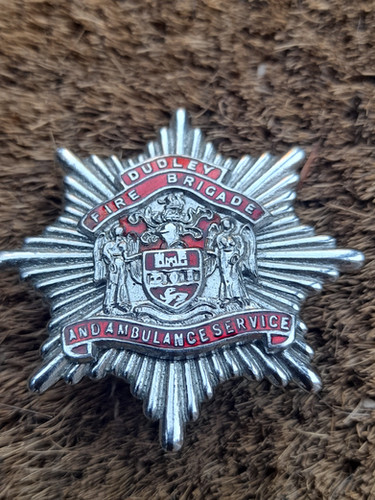 Dudley Fire & Ambulance Service 1969 To 1974 Cap Badge | jsf-collectables