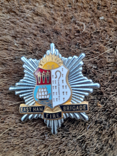 East Ham Fire Brigade 1948 To 1965 Cap Badge | jsf-collectables