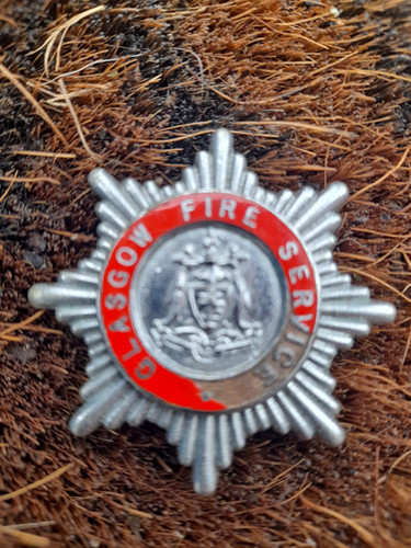Glasgow Fire Service 1948 To 1975 Light Red Variation Cap Badge | jsf ...