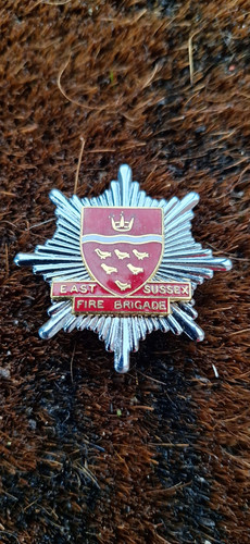 East Sussex Fire Brigade 1974 To 1998 MINT Cap Badge | jsf-collectables