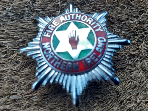 Northern Ireland Fire Authority 1980 To 1984 Cap Badge | jsf-collectables