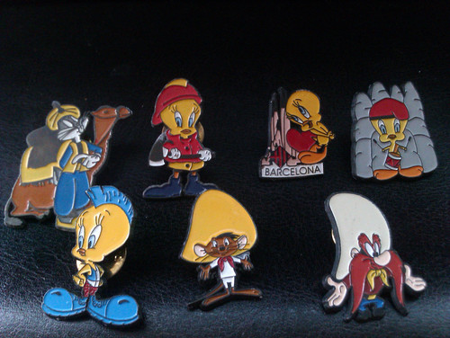 Various Looney Tunes Cartoon Characters Pin Badges | jsf-collectables