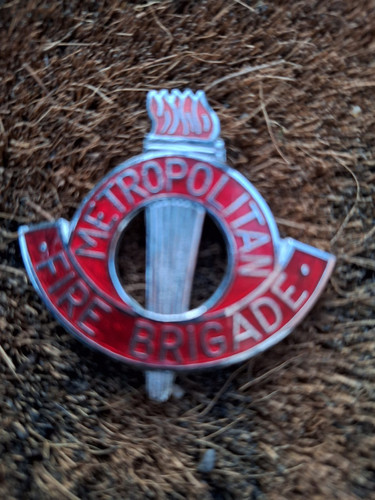 Australian Melbourne Metropolitan Fire Brigade Cap Badge | jsf-collectables
